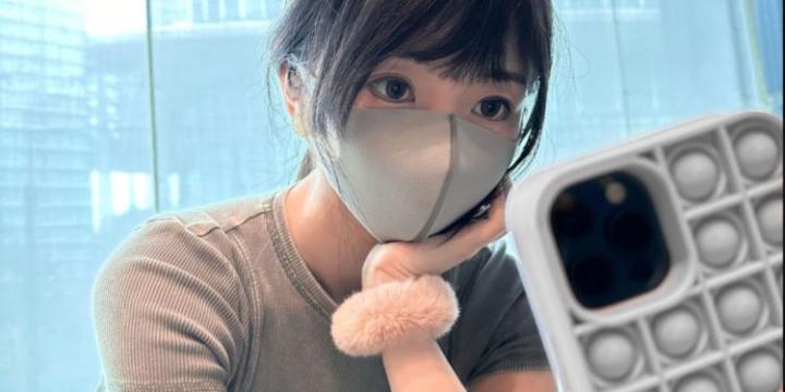 女优HongKongDoll亲揭》如何从800万本金亏到3美元？携手苍井空推铭文代币$AVAV